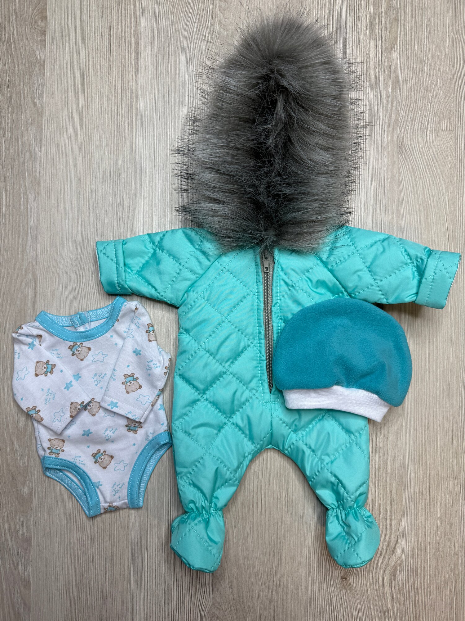 Набор одежды из 3 предметов для пупса-мальчика 38-43 см: зимний комбинезон, шапка, боди.