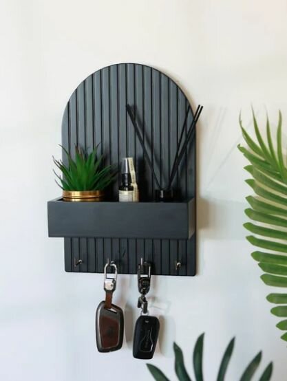 Настенная ключница с полкой. стиль Бохо, чёрная, МДФ, 34 см х 23 см