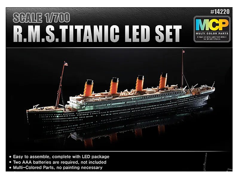 14220 Круизный лайнер R.M.S. Titanic с комплектом подсветки (1:700)