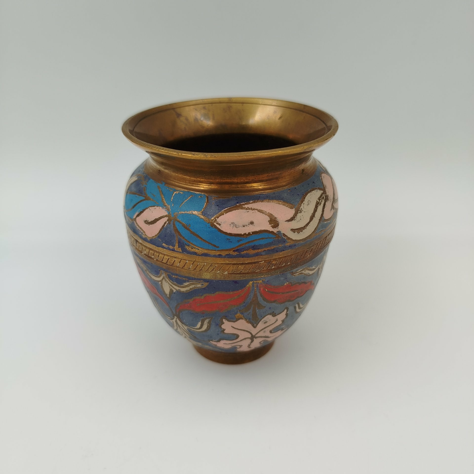 Вазочка с растительным декором, латунь, холодные эмали, Индия, 1970-1990 гг.