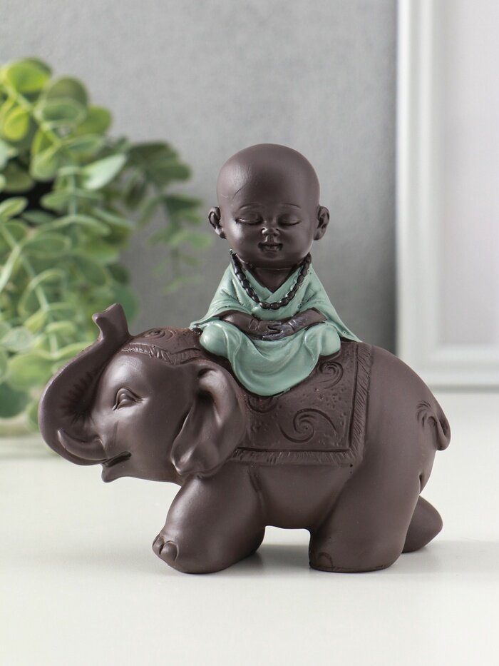 Фигурка полистоун «Маленький будда на слоне», зелёно-коричневый, 5.5×12×12 см