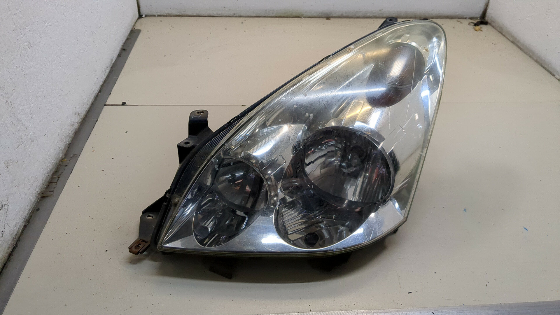 Фара (передняя) левая Toyota Corolla Verso Б/У