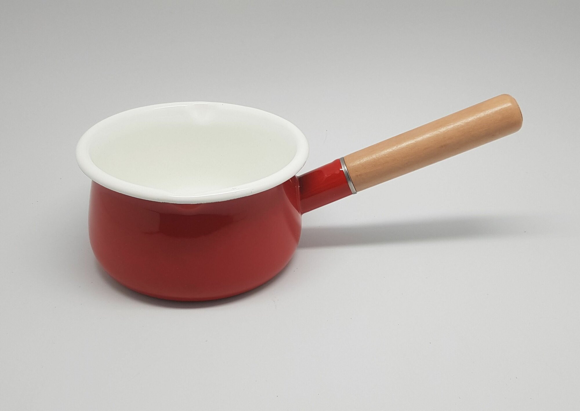 Ковш с деревянной ручкой металл/эмаль