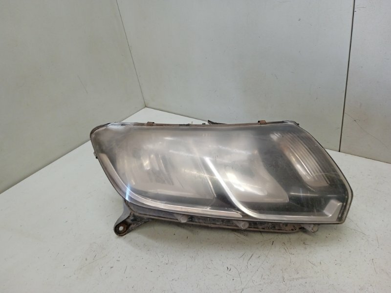 Б/У крепления сломаны, Рено Логан 2, Renault Sandero 2014- Фара правая Renault Logan 2015 2, L8 186161 RENAULT арт. 260105559R