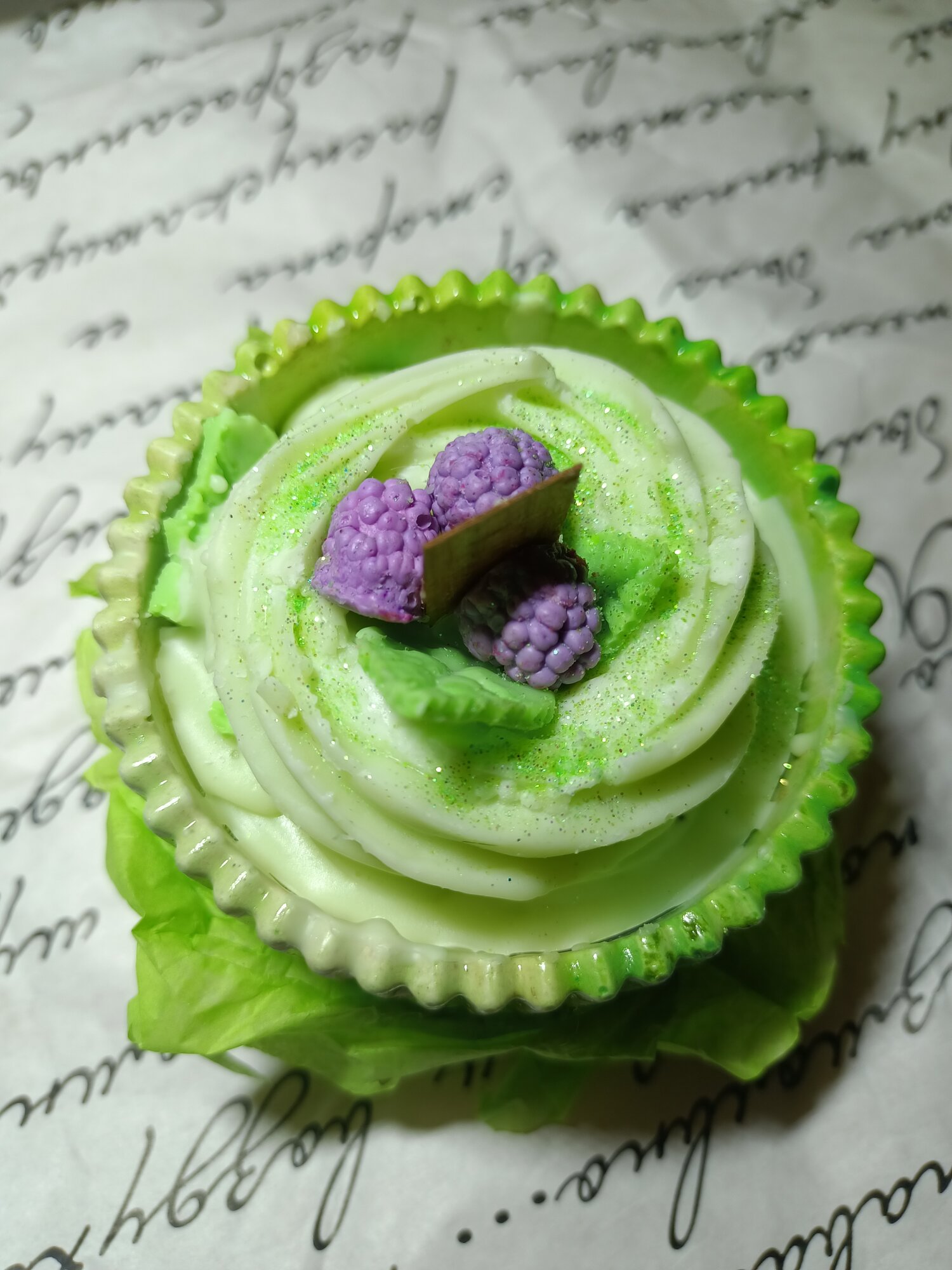 Свеча контейнерная "зефирка с ягодами"