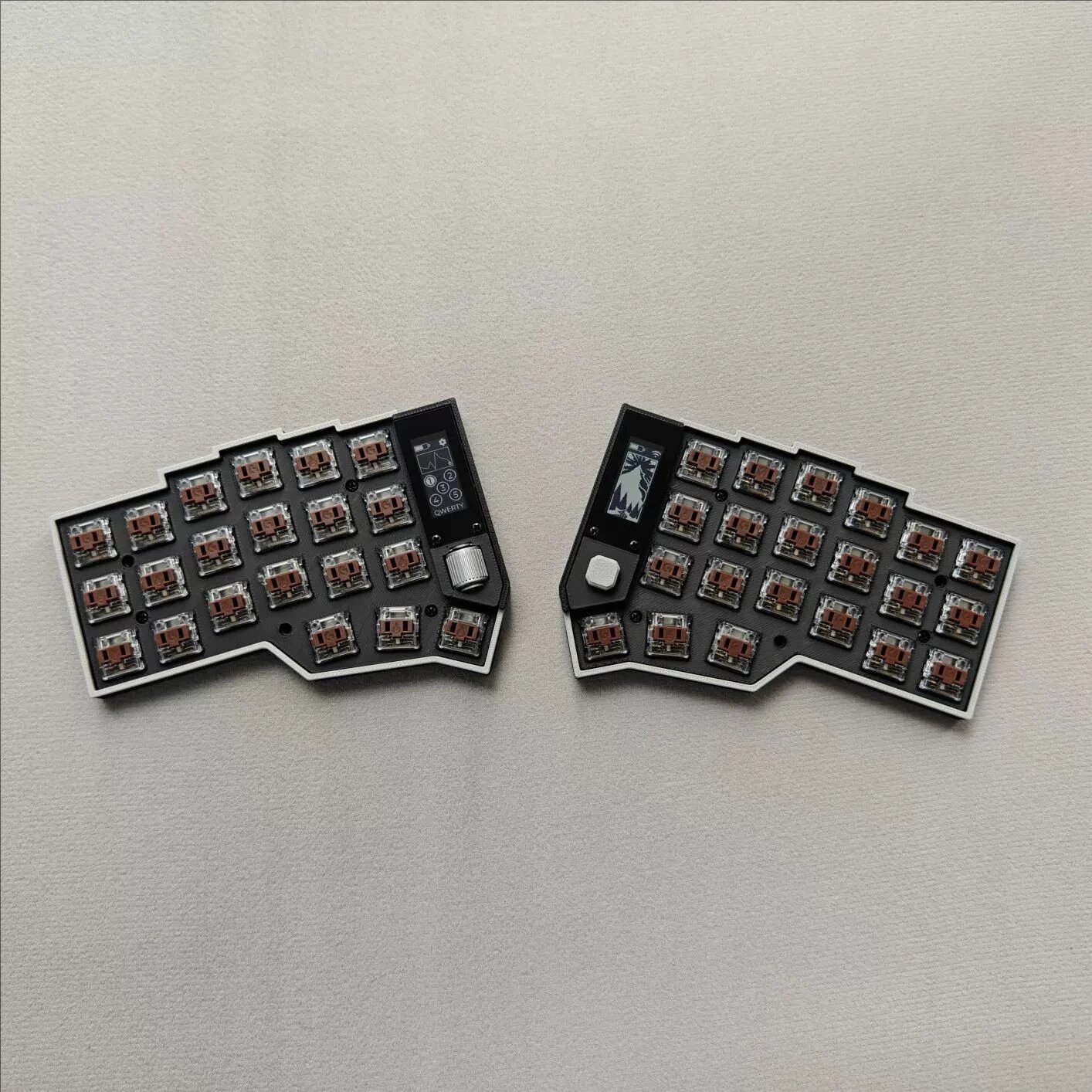 ZMK Corne Keyboard Choc Низкопрофильная разделенная клавиатура Комплект с возможностью горячей замены на заказ Беспроводное использование Хороший экран обзора Panasonic Roller