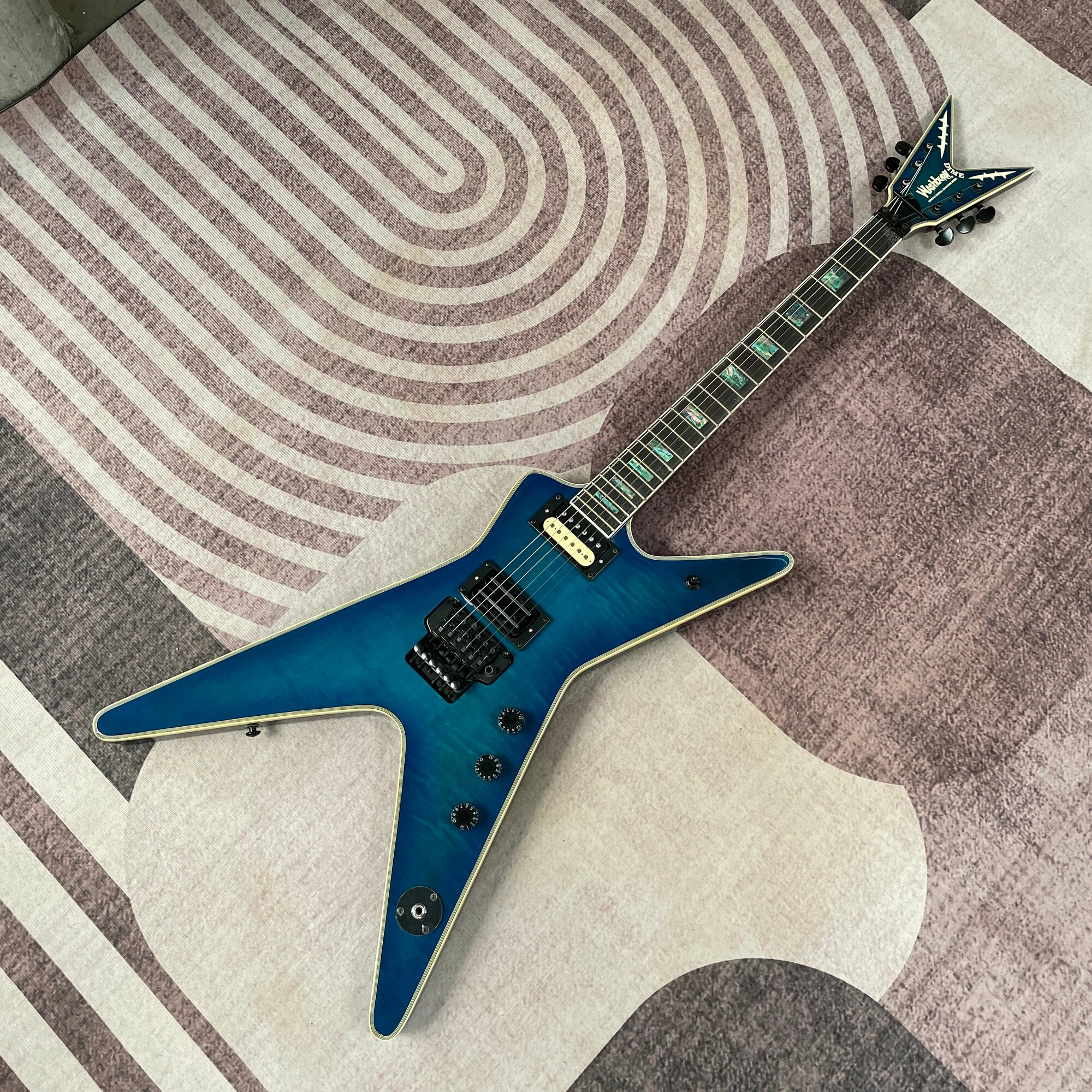 Электрогитара Электрогитара Flying V 6-струнная, корпус Махагони 6-струнная