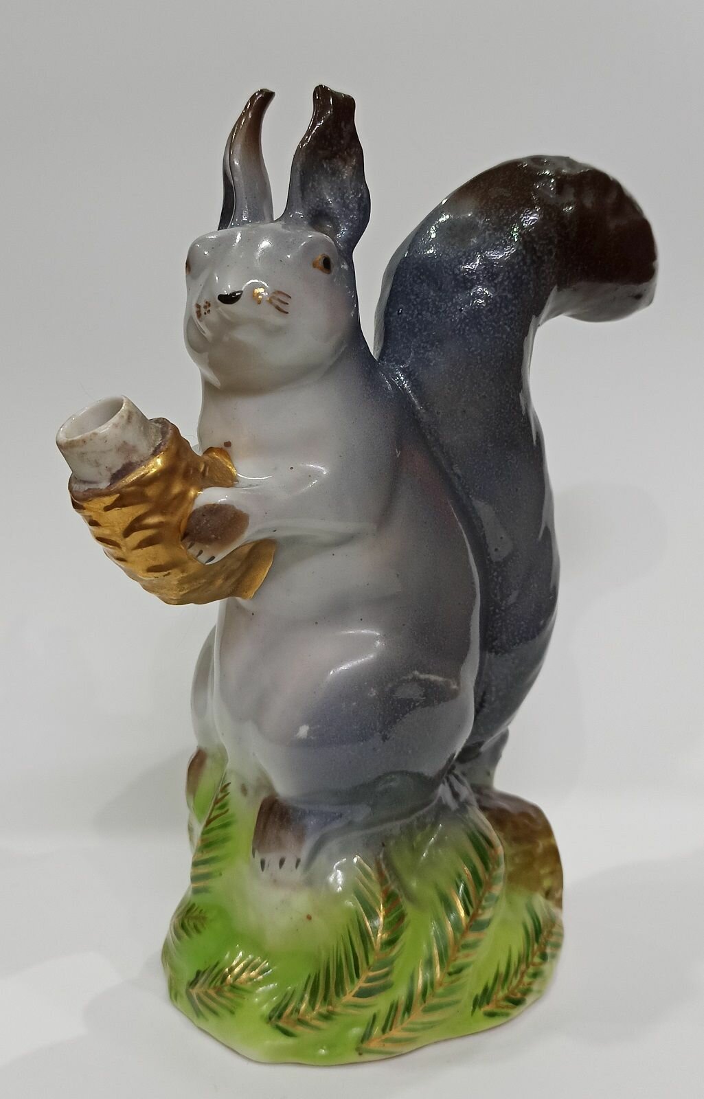 Белочка с орехом фарфор Хайта СССР 1960-е