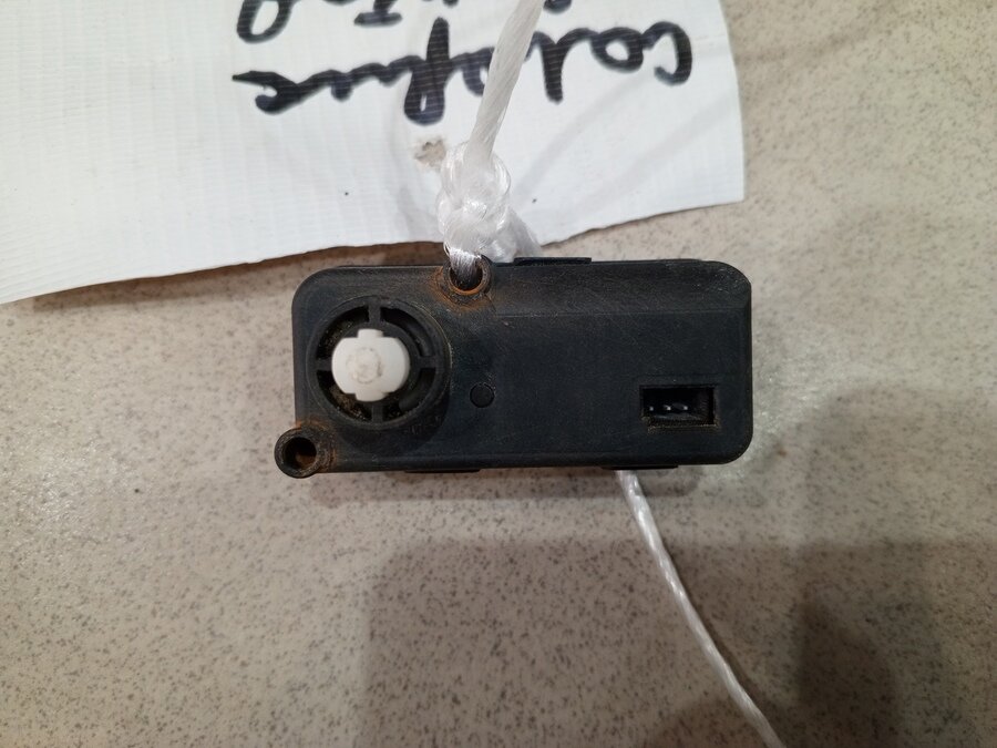 Корректор фар от Hyundai Solaris 2010-2017