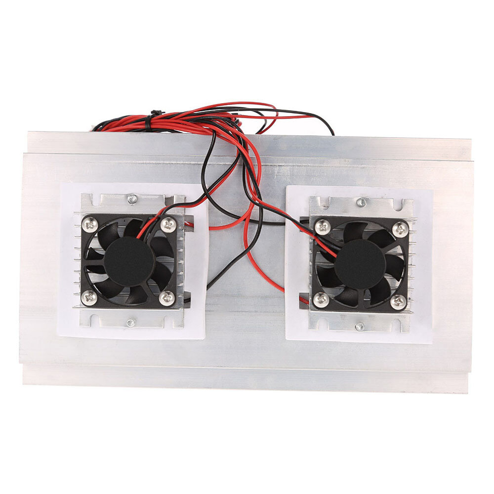 Комплект термоэлектрической системы охлаждения Пельтье с полупроводниковым охладителем, большим радиатором, двумя вентиляторами и модулем холодопроводности.