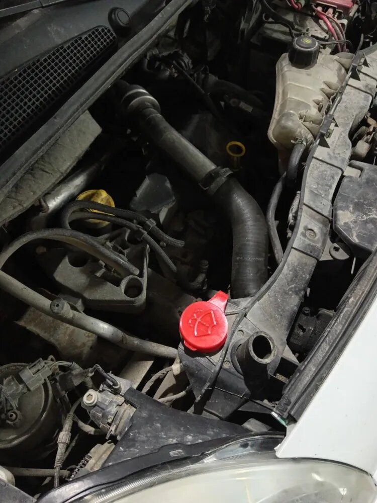 Крышка бачка омывателя Renault Kangoo 2 (круглая)