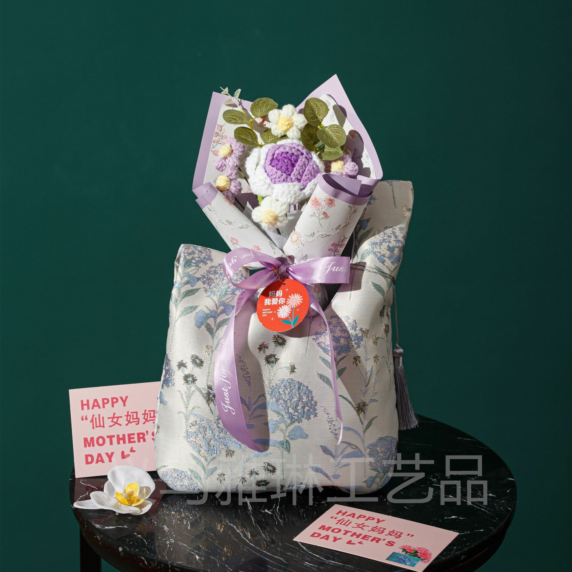 Подарите маме вязаные цветы из шерсти, розы, цветы ручной работы, искусственные цветы, ручные подарочные пакеты на День матери, праздничные сувениры, небольшие букеты.