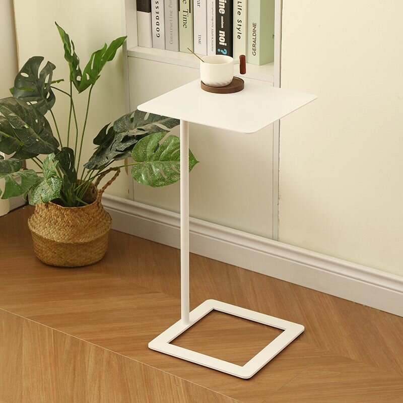 Гостиная Балкон Оконный проем Диван Прикроватный столик Прикроватный шкаф Простой прикроватный столик Маленький кофейный столик Гостевой дом Отель Прикроватный столик Маленькая квартира Простой