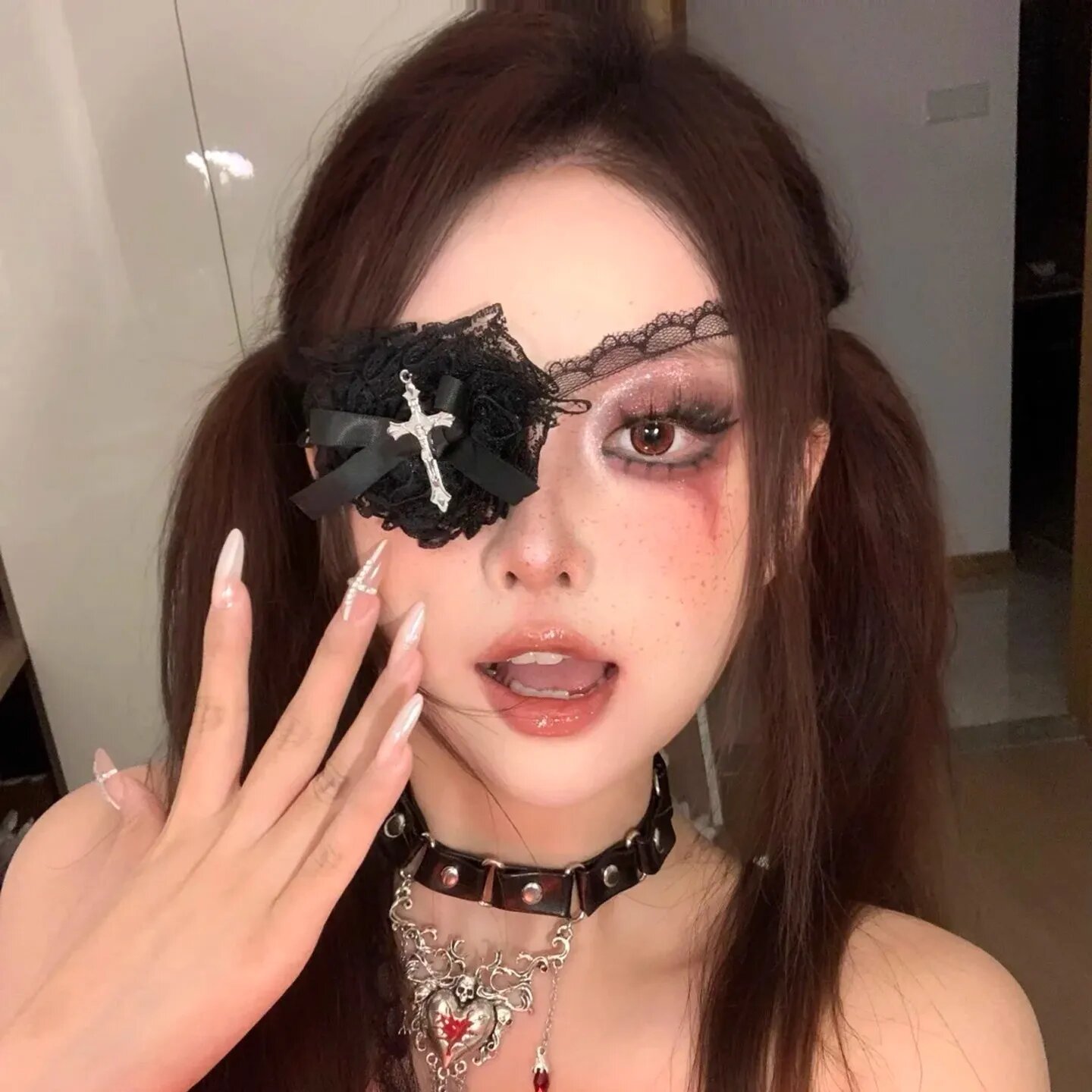 Кружевные черные белые маски для глаз в форме сердца 2 шт. black