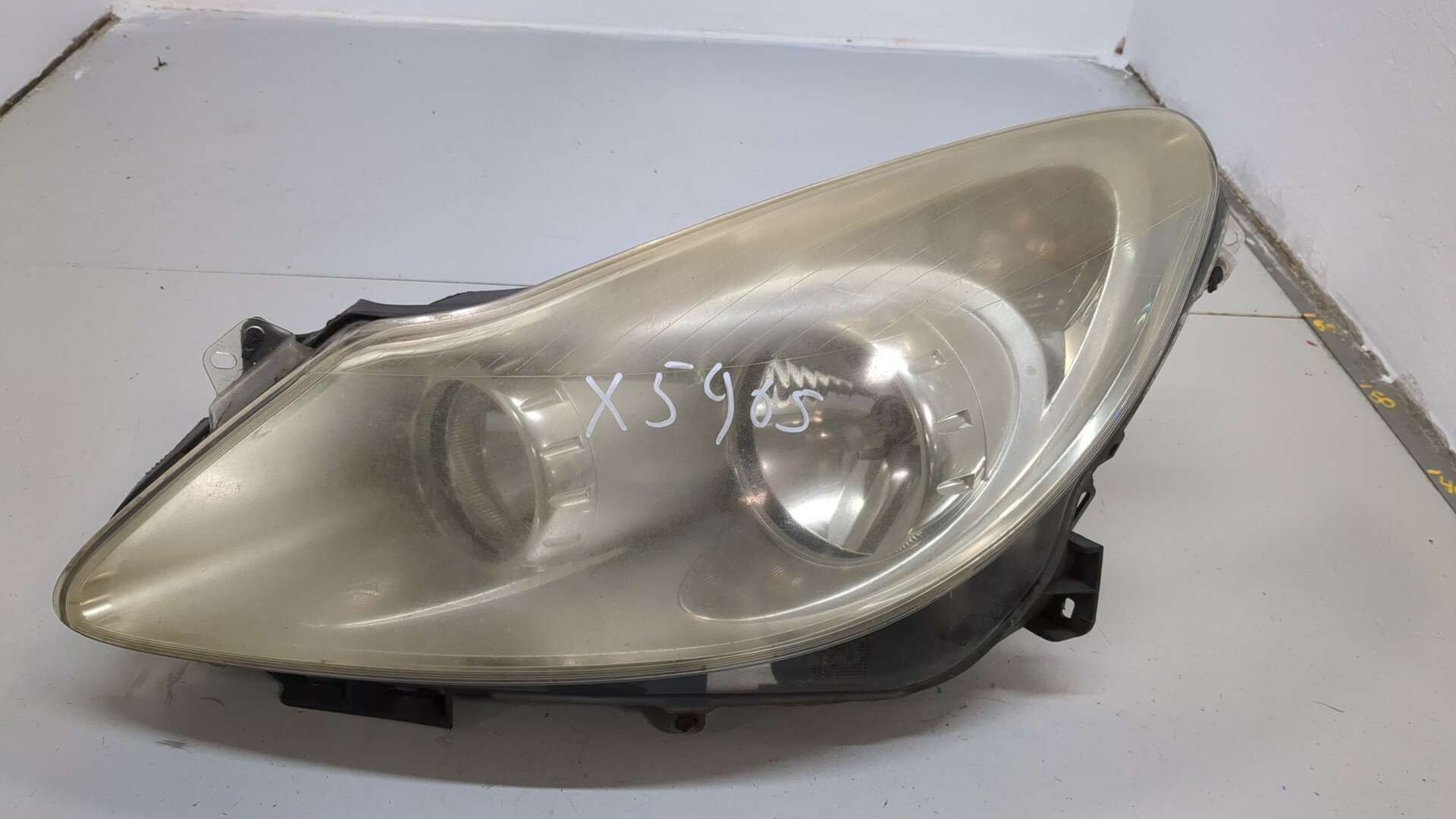 Фара (передняя) левая Opel Corsa D Б/У