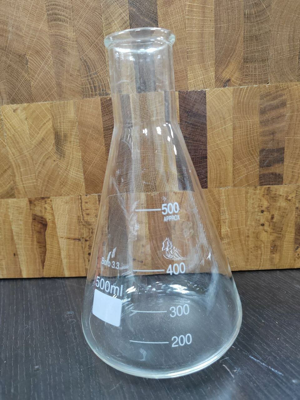 Мерная колба, коническая, стеклянная, объем 500 мл, 1 штука.
