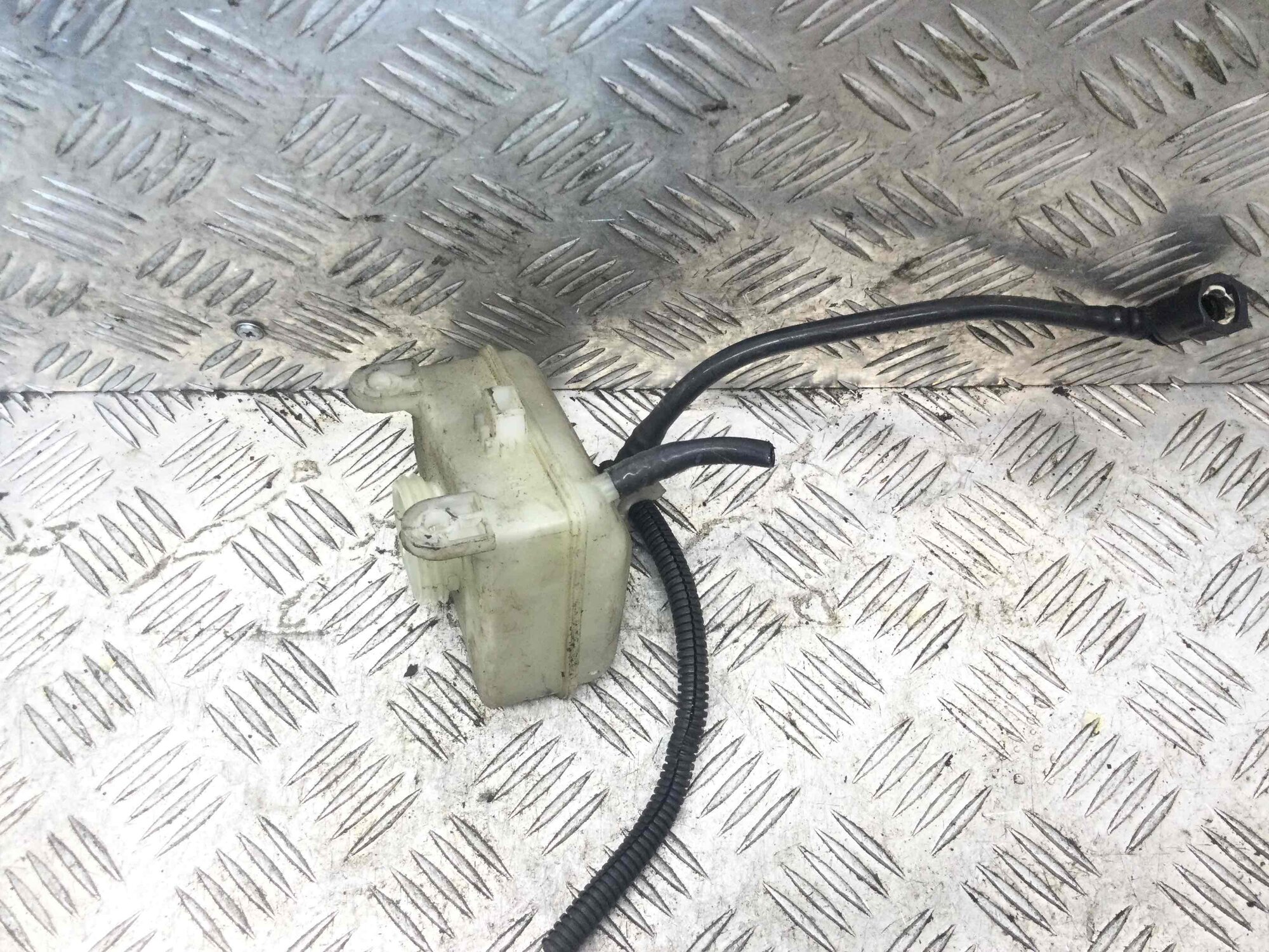 Б/У Бачок тормозной жидкости Ford Focus 1 поколение (1998-2001) 2001 г.