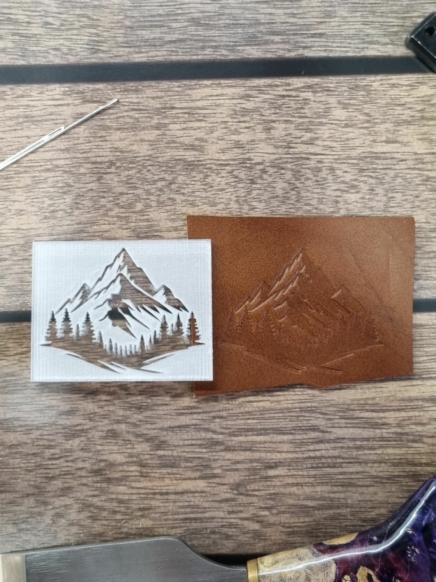 Акриловое клише для тиснения по коже " Горы". Подходит для изготовления и оформления обложек.