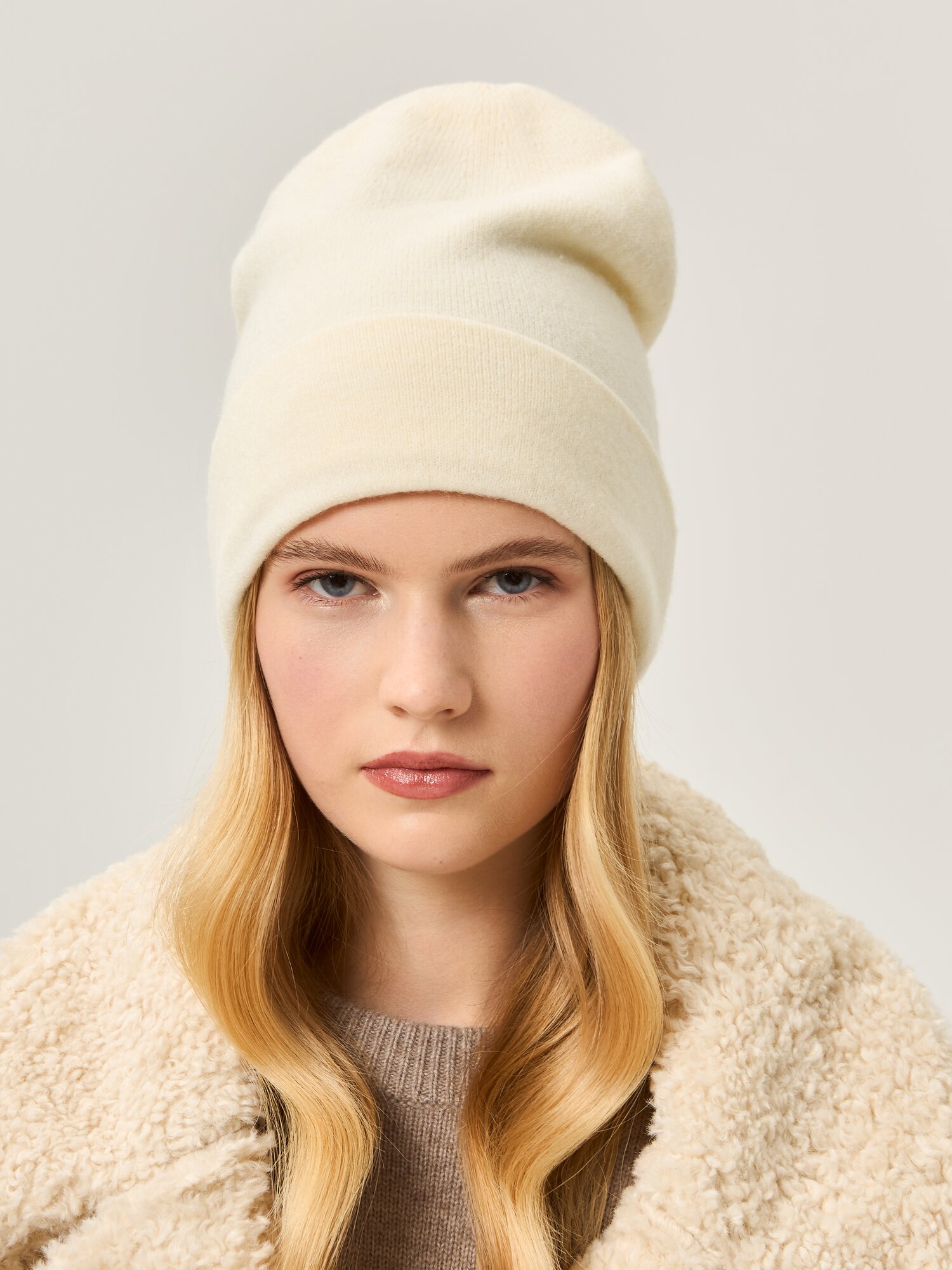 Шапка-бини для женщин