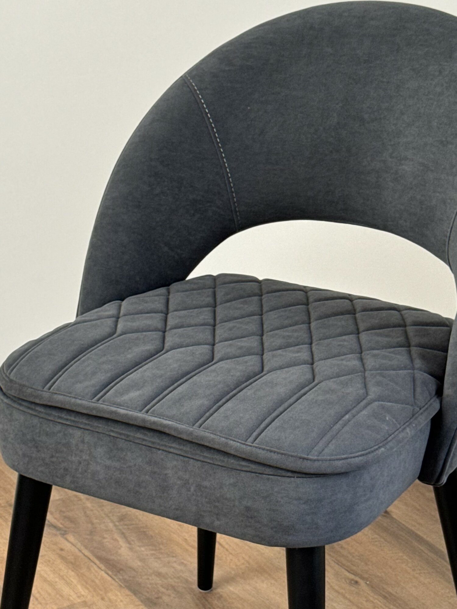Подушка на стул стёганная, микровелюр, Качественная мебель, цвет графит.