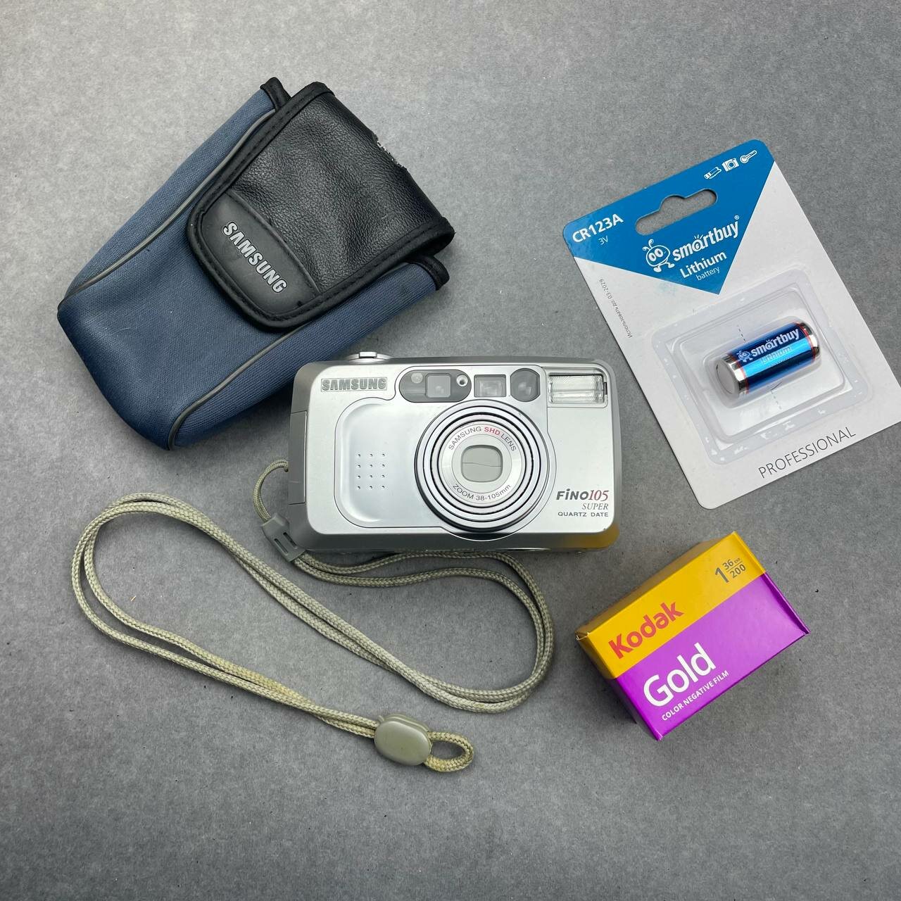 Винтажный пленочный фотоаппарат Samsung Fino 105 Super (date), с фотопленкой