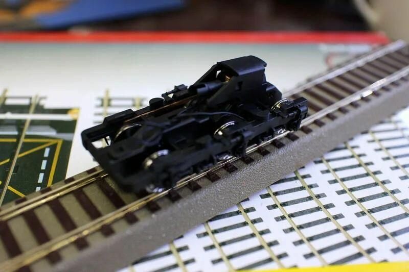 Сборная модель грузовой тележки локомотива масштаб 1:87 HO, стойка для колес поезда, миниатюрная железнодорожная техника для диорамы и песочницы, аксессуар для макета железной дороги