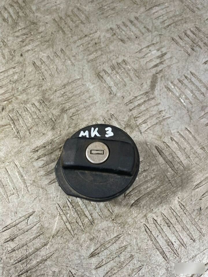 Крышка бензобака Volkswagen Polo 3 1999-2001 1j0201553