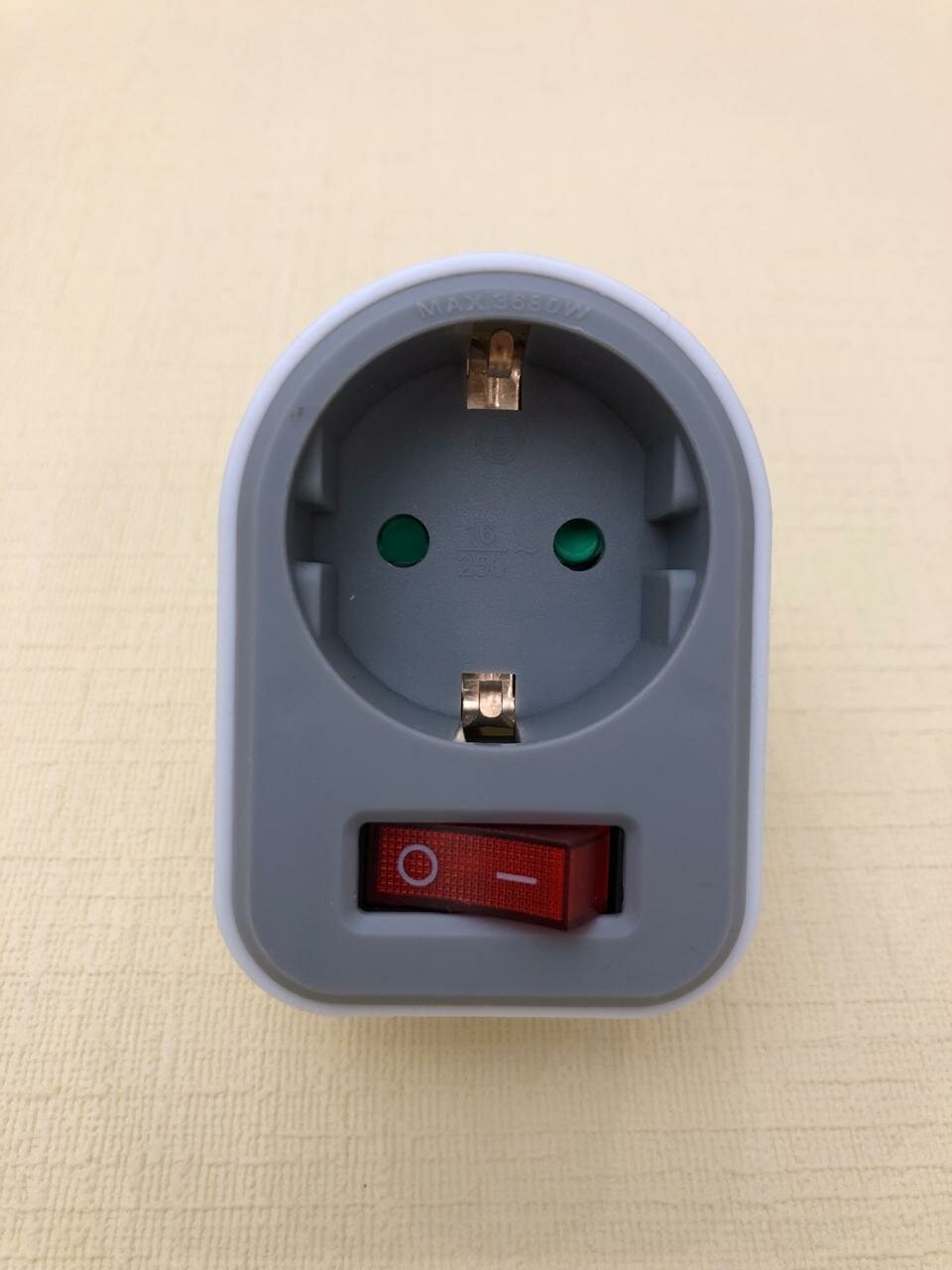 Переходник с выключателем на 1 гнездо с заземлением Jazzway AD-1GS-gy. Защитные шторки.