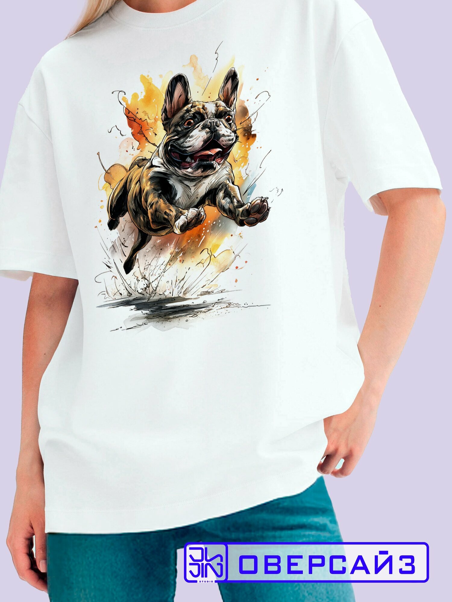 Футболка оверсайз женская с принтом Смешная черно-белая собака в оранжевом взрыве, крутой экстрим принт, белый хлопковый трикотаж с прикольным рисунком на груди