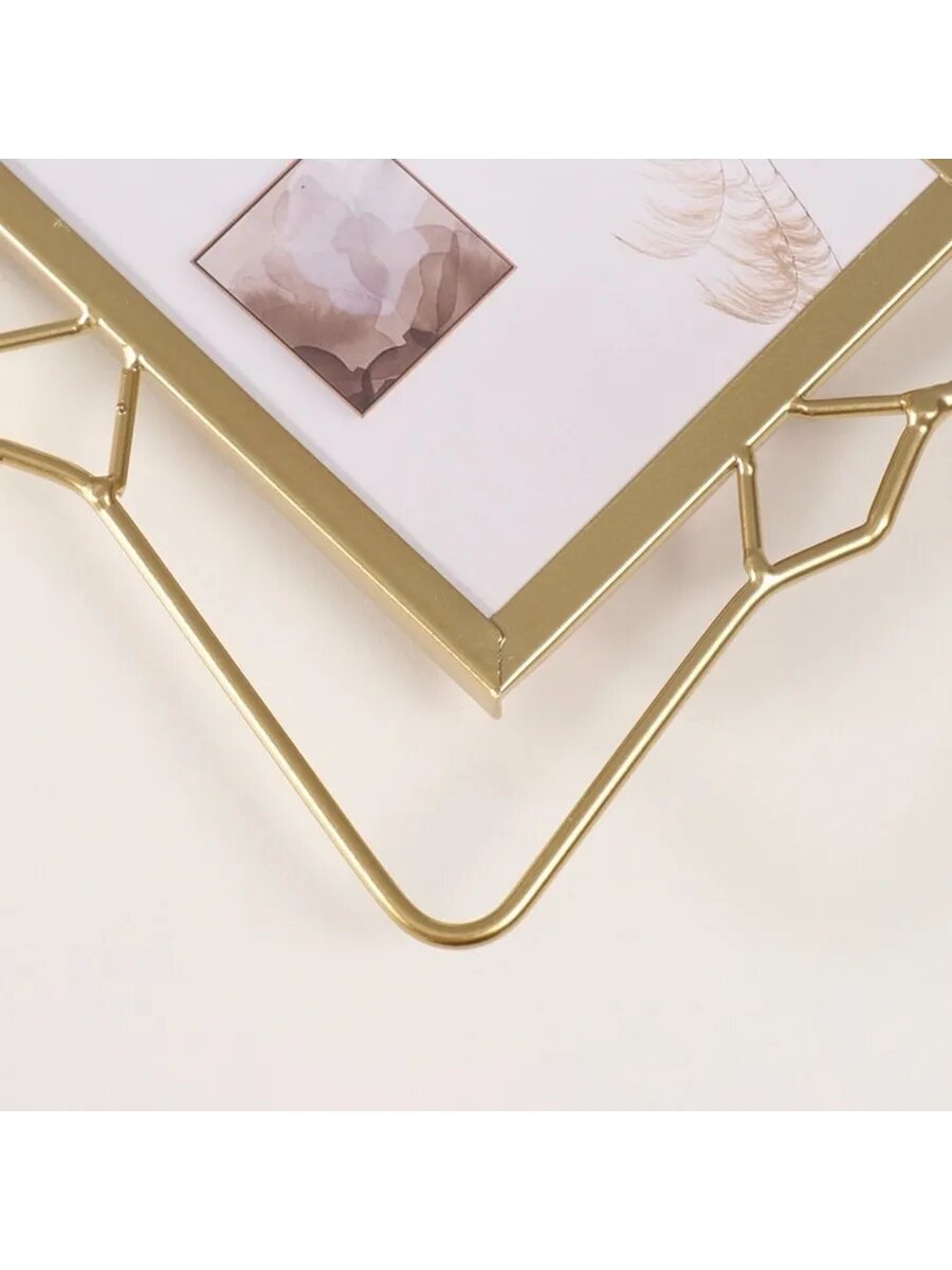 Стильная металлическая фоторамка с геометрическим дизайном