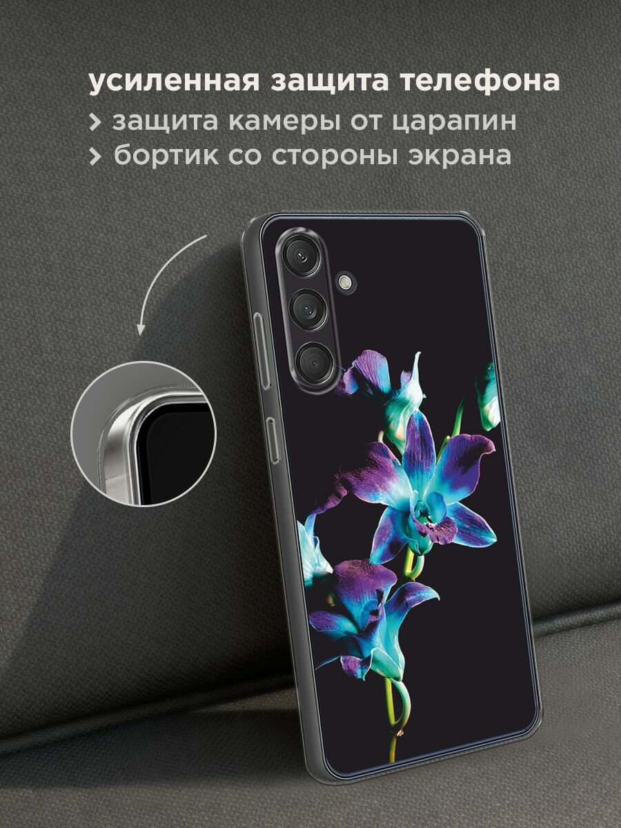 Чехол на Samsung Galaxy M55 / Самсунг M55 с принтом "Синий цветок на черном" — фото 1