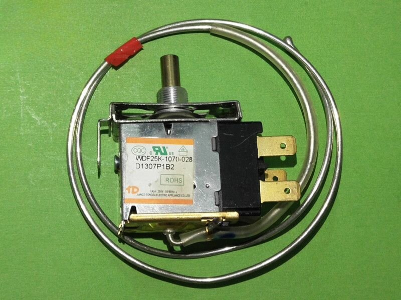 WDF25K-1070-028 Термостат для холодильника универсальный