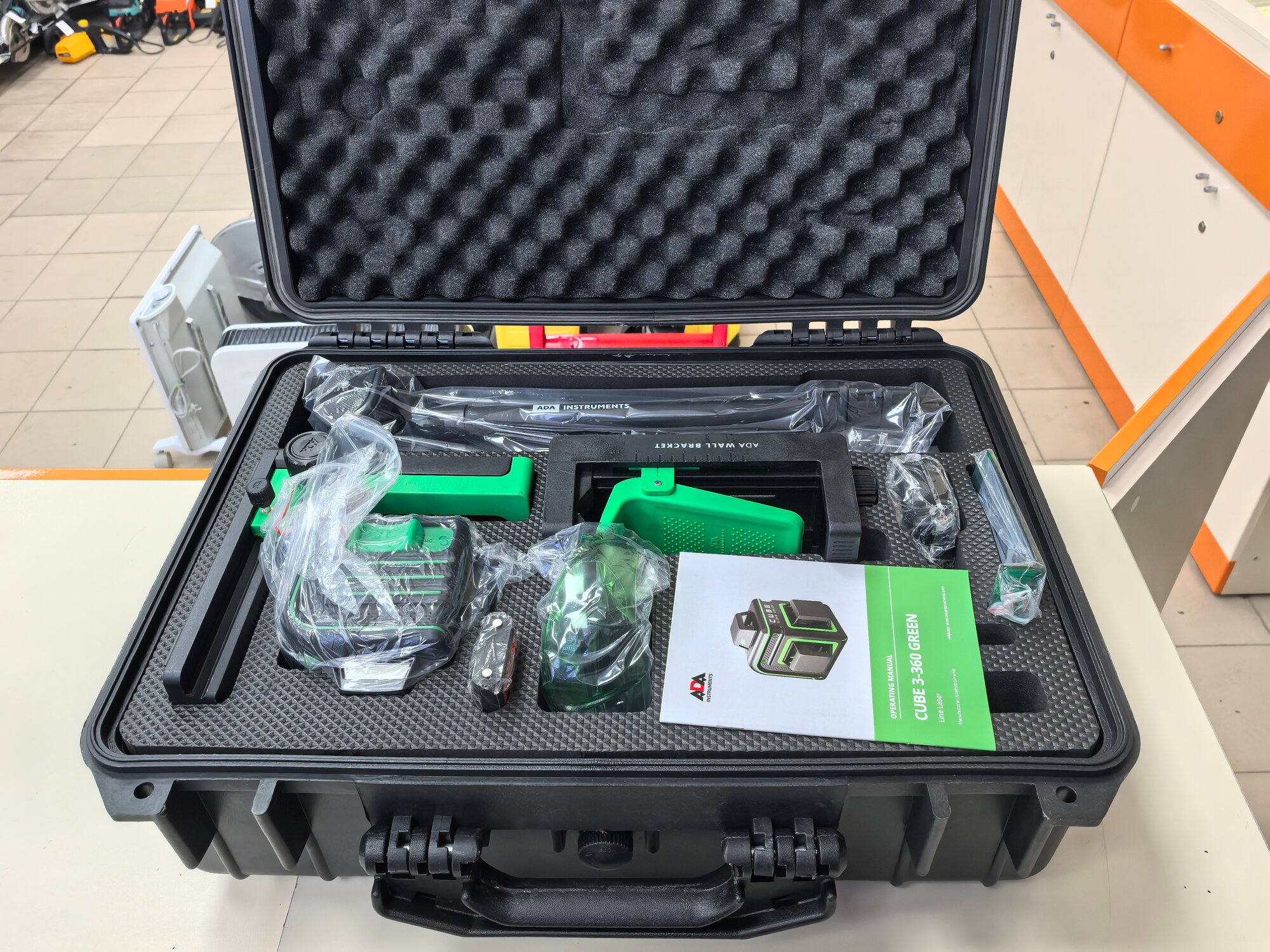 Лазерный нивелир ADA instruments CUBE 3-360 GREEN PROFESSIONAL EDITION со штативом Б\У уценка