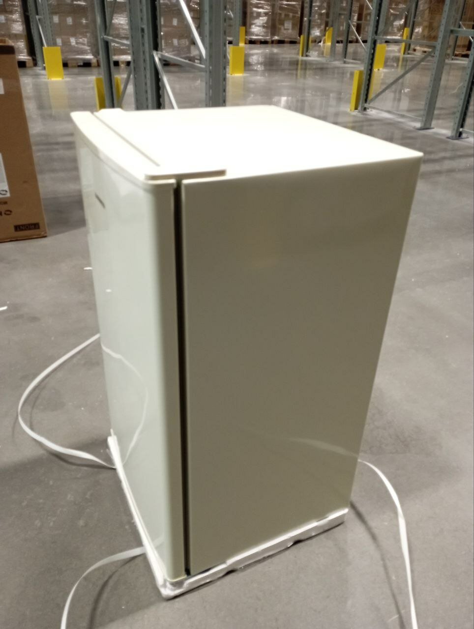 Холодильник MAUNFELD MFF83RBG