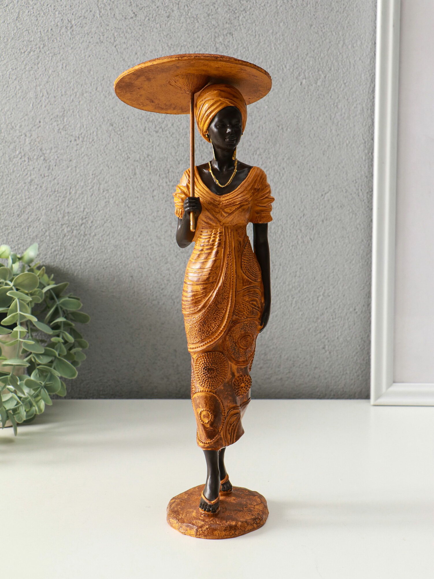 Фигура полистоун "Африканка в горчичном наряде с зонтом", 11.5x11.5x36.5 см