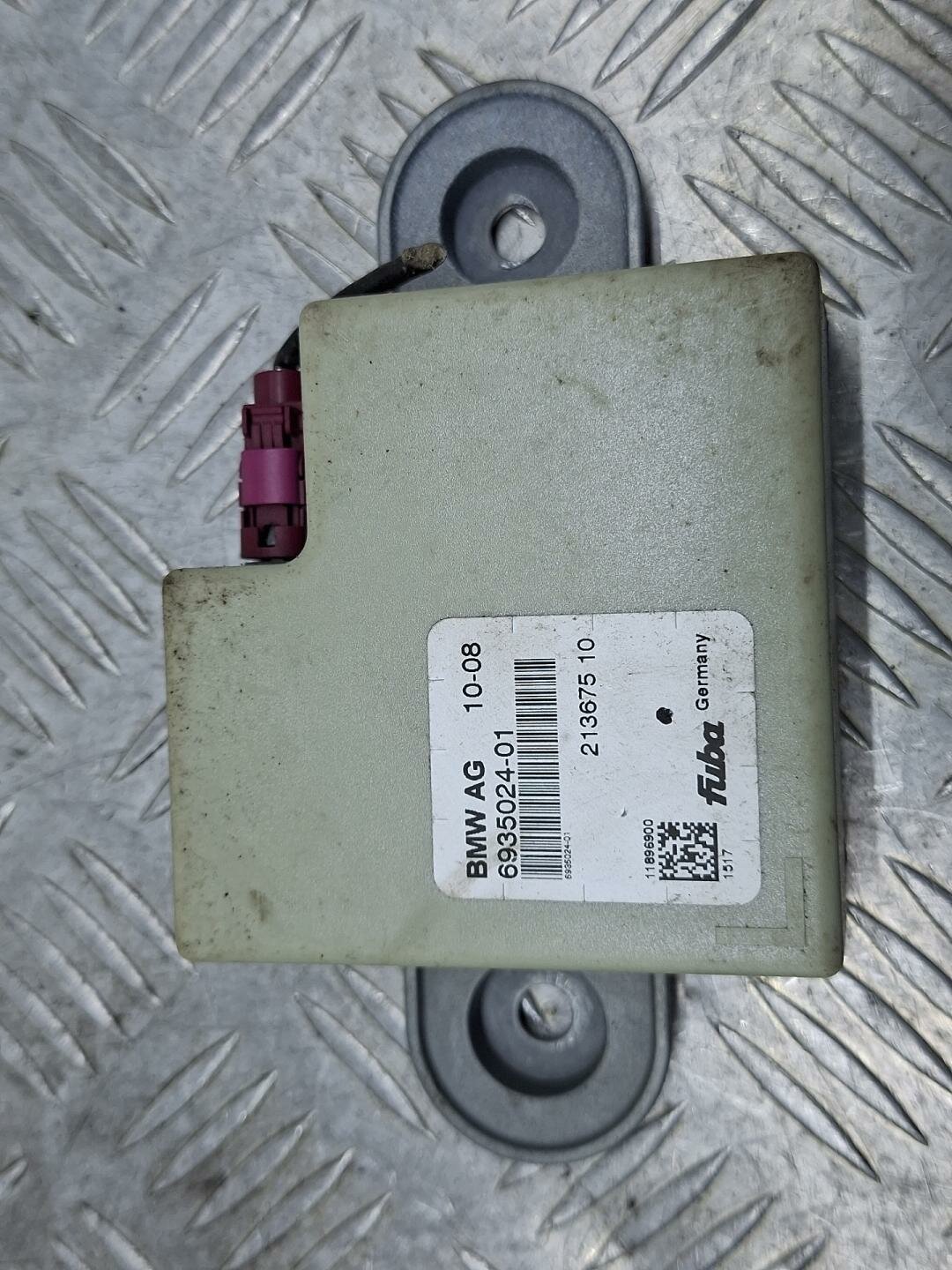 Усилитель антенны BMW 5 E60/E61 рест. (2007 - 2010) 693502401