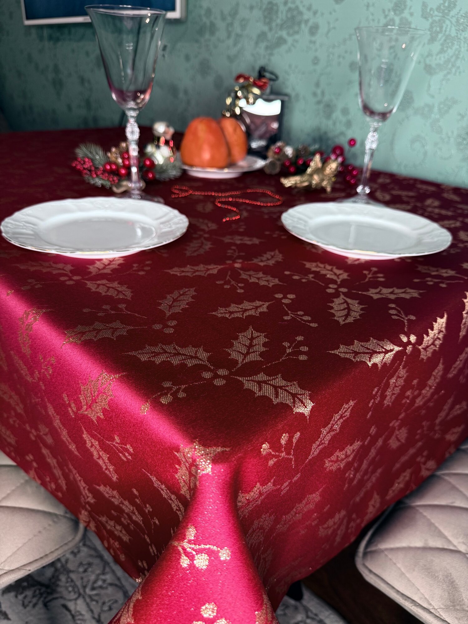 Скатерть новогодняя двусторонняя 150*200 см Золотые листья на бордовом