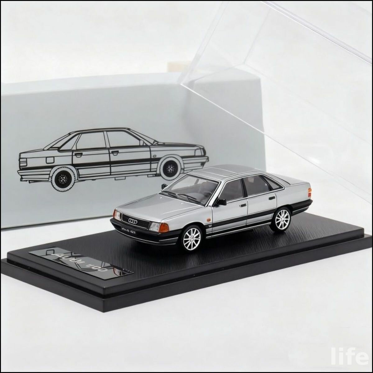 Эксклюзивная коллекционная модель Audi 100 C3 RM 1:64, выполненная из литого металла с высочайшей детализацией