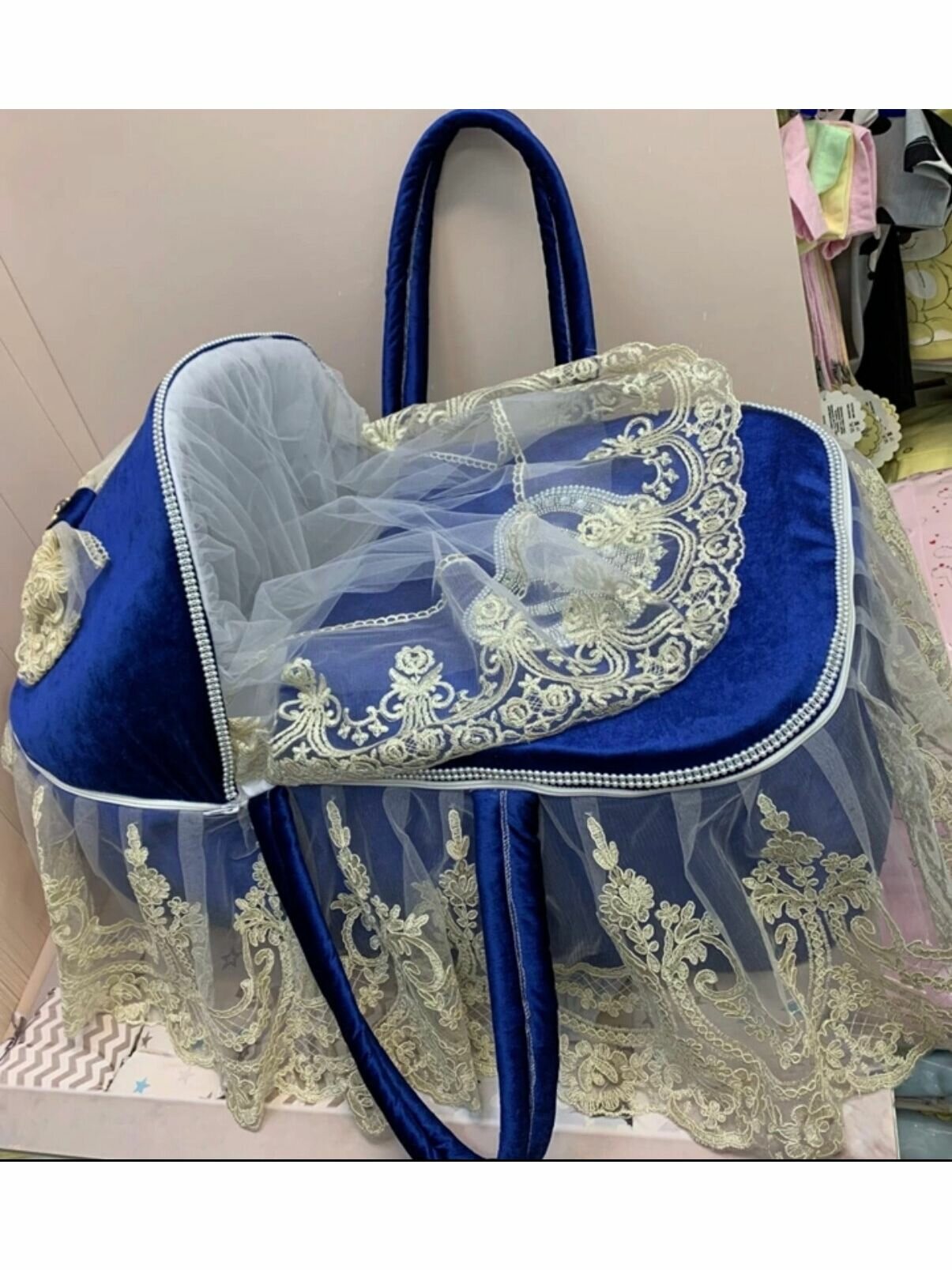 Люлька для новорожденного кружевная на выписку на крестины синяя