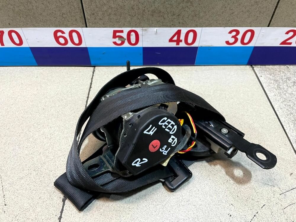 Ремень безопасности передний левый Kia Ceed ED 888101H700