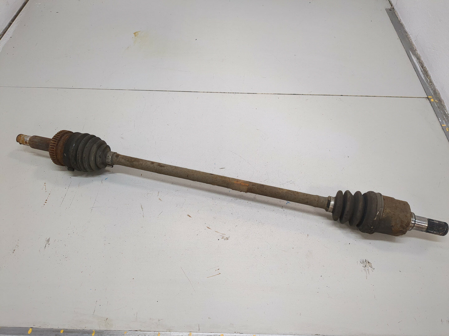 Полуось (вал, шрус) левая задняя Hyundai ix 35 Б/У