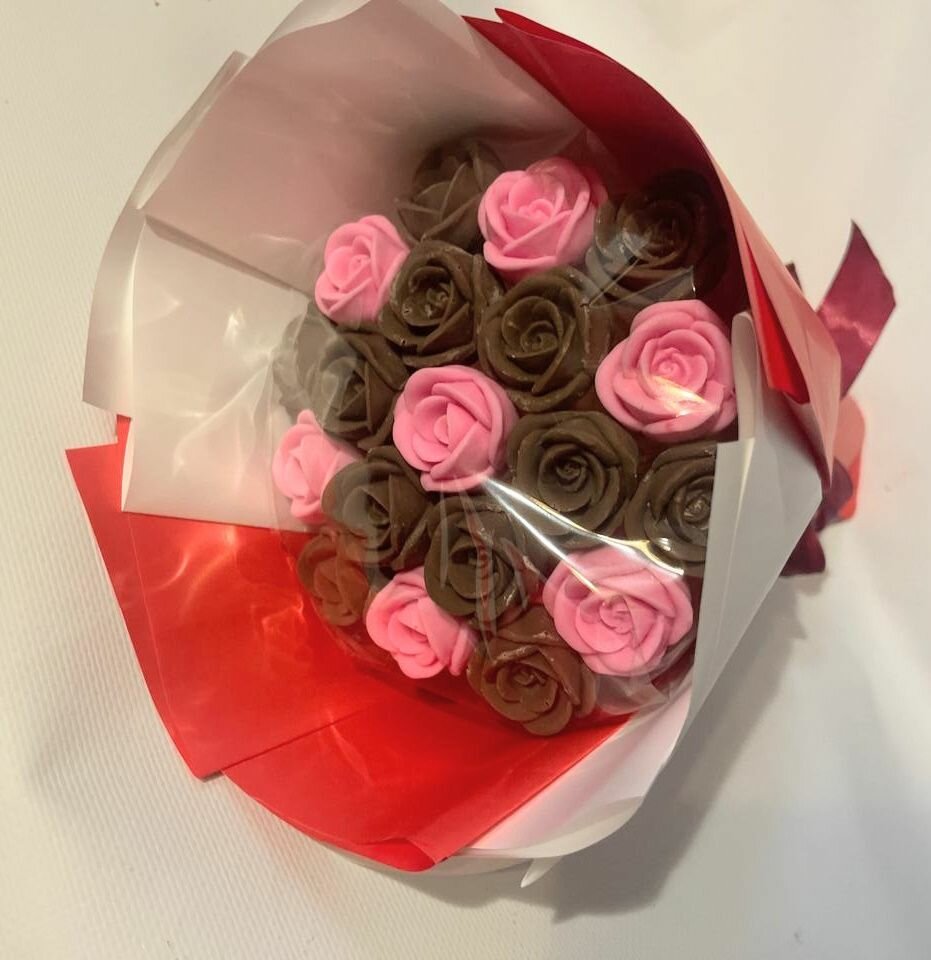 ShokoTrendy Сладкий букет из конфет шоколадные розы 19 шт цвет брусника
