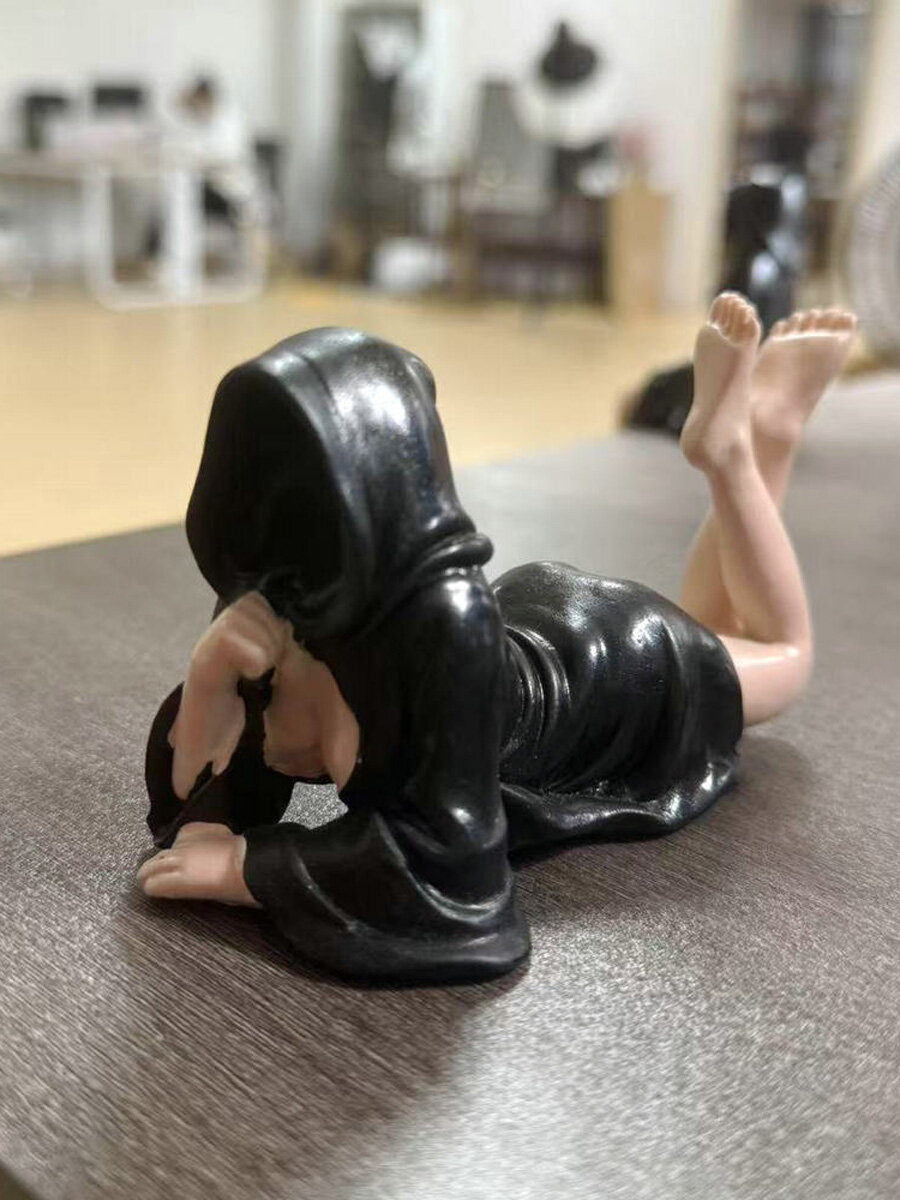 Таинственный чёрный плащ декоративная статуэтка (на полках/книгах), B