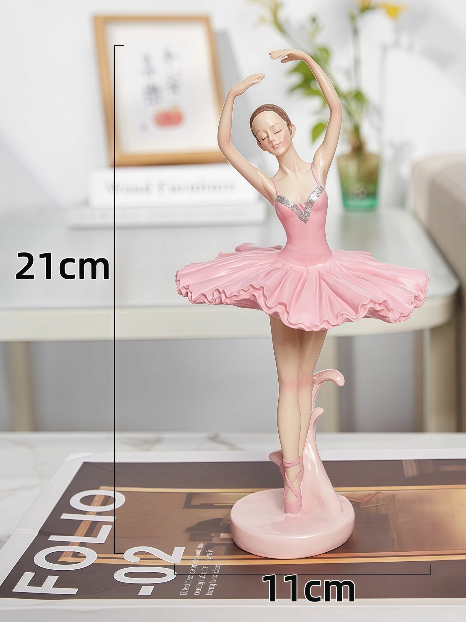 Фигурка девушки-балерины
