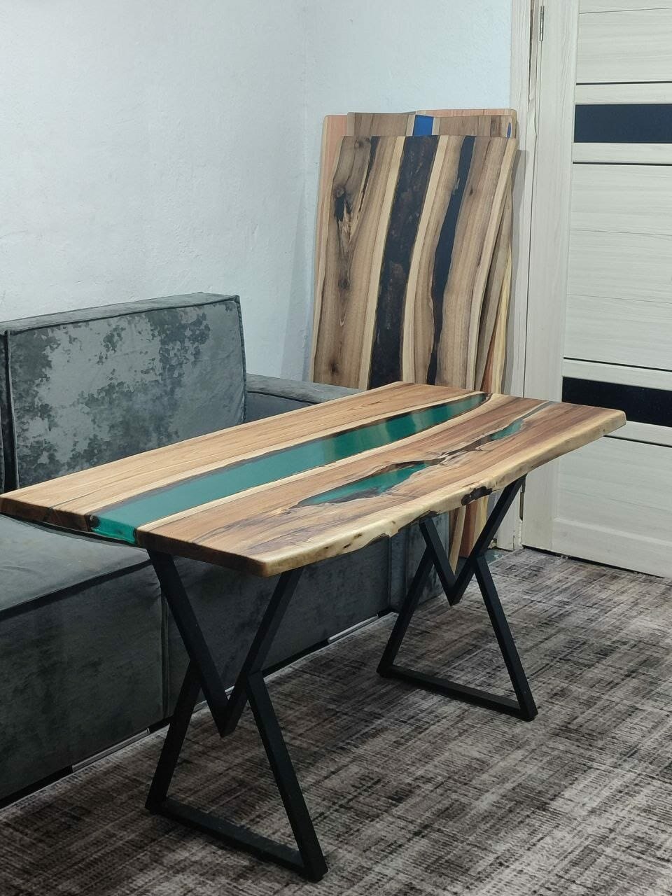 Обеденный стол из массива ореха и эпоксидной смолы 140*70*80 ART-SLEB