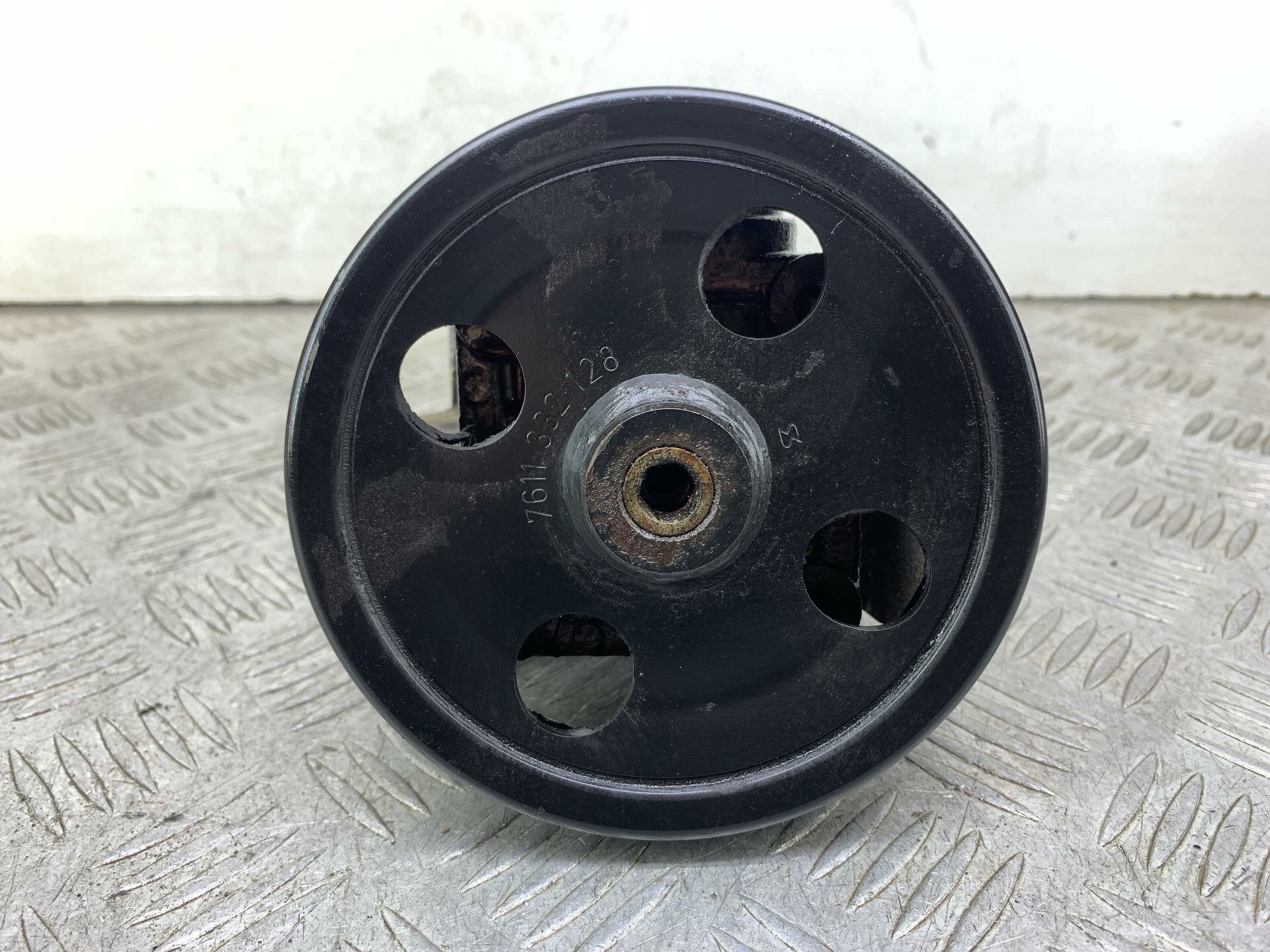 Насос гидроусилителя руля Ford Focus рест. (2001 - 2005) 2S413A696AA