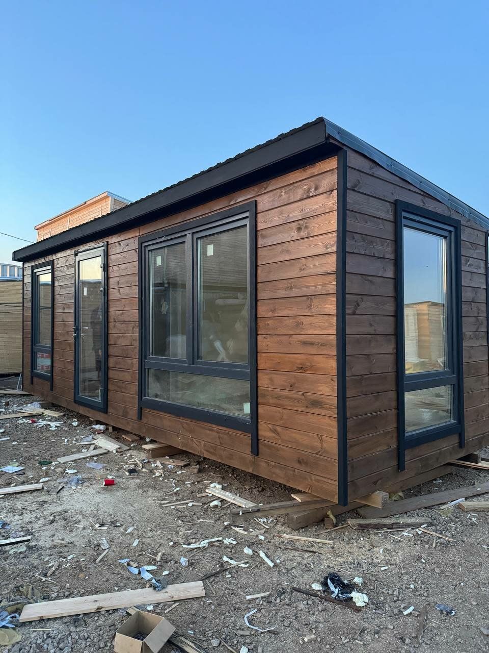 Бытовка дачная утепленная для проживания с электрикой и покраской