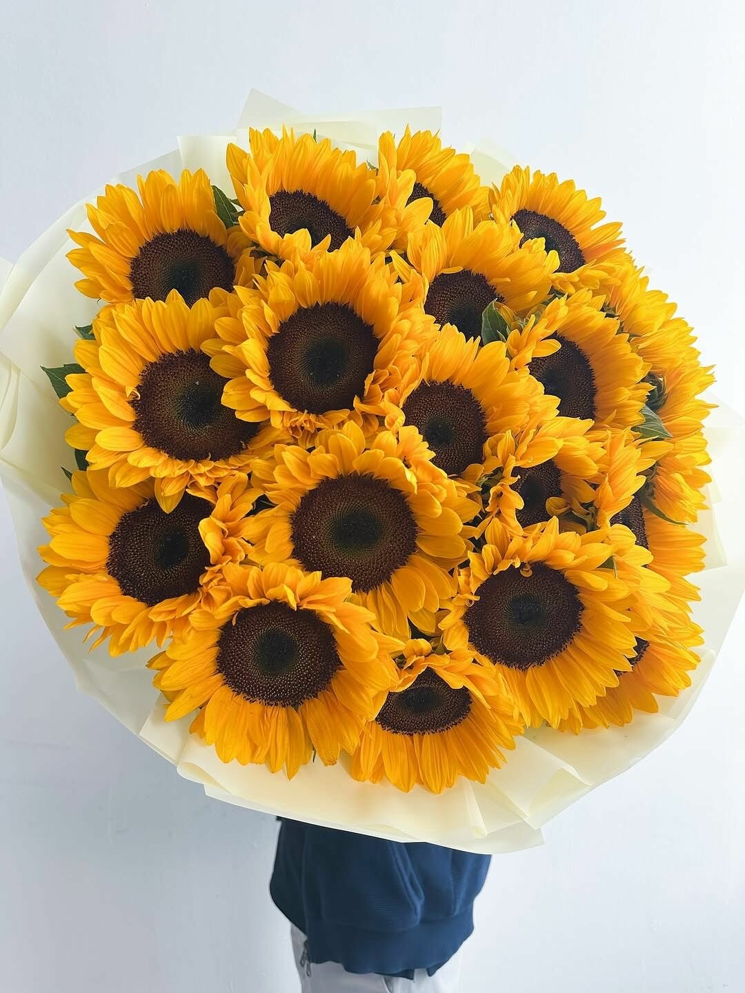 Букет из 19 подсолнухов