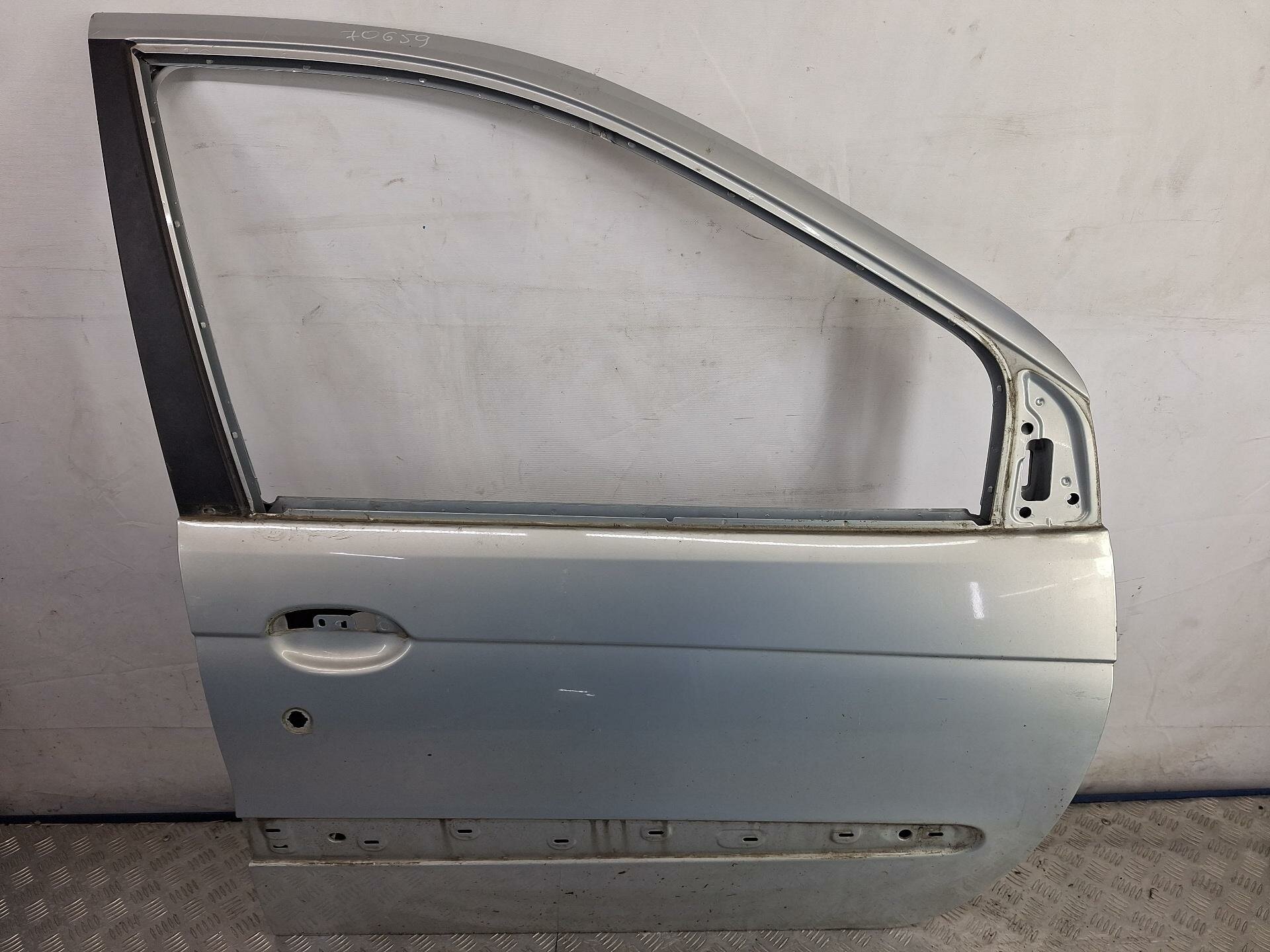 Дверь передняя правая Renault Scenic рест. (1999 - 2003)