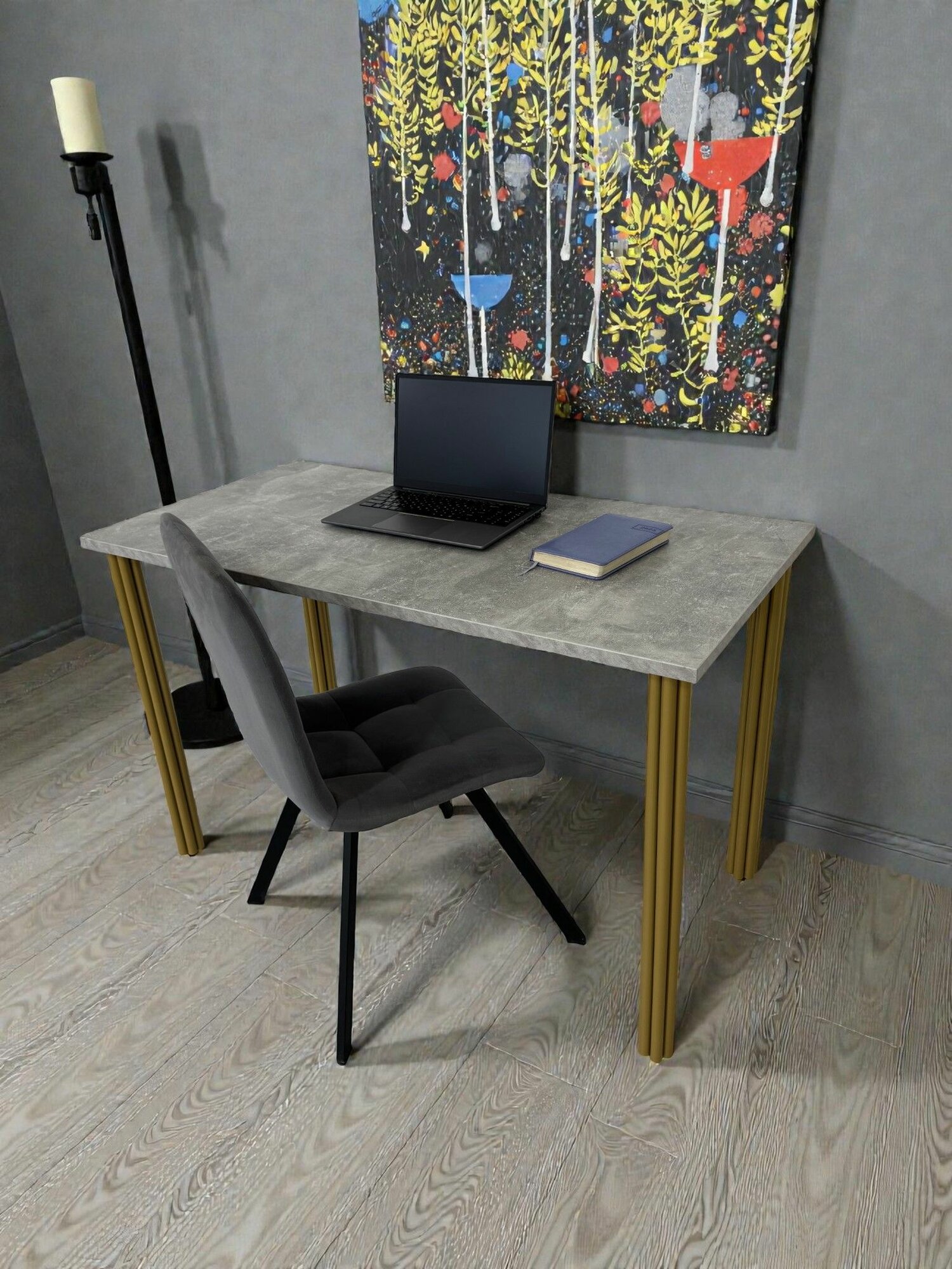 Стол дизайнерский письменный/ цвет Бетон Светлый, 120*60 см. Ножки золотые.